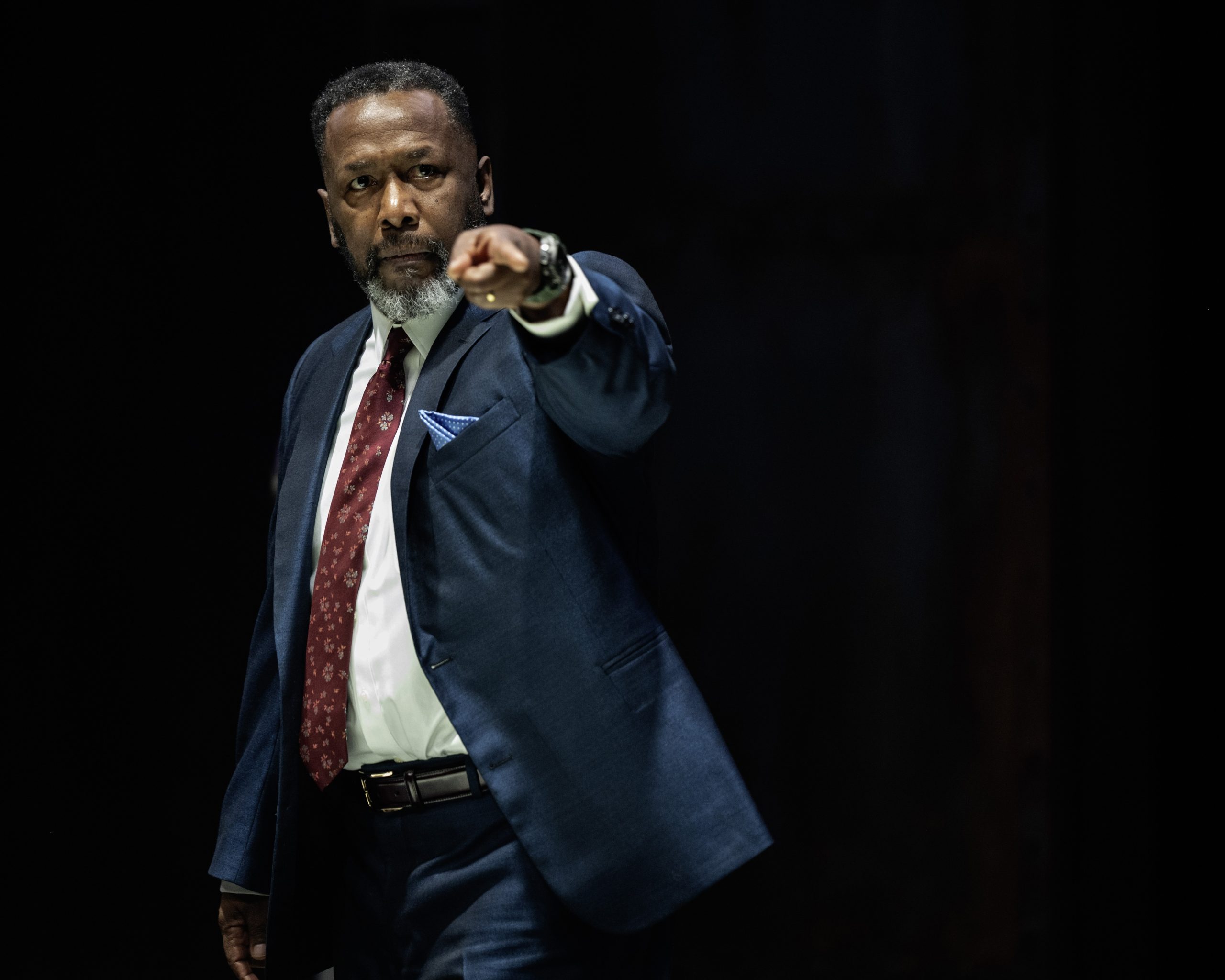 A Magnificent Wendell Pierce Anchors a Thoughtful, Restrained Othello ...